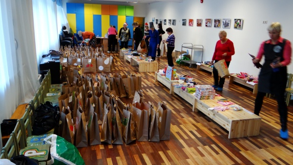 Meelespea lasteaed - "Märka ja Aita" kingituste pakkimine | Tallinn