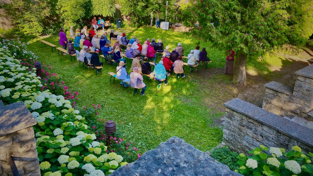 Nõmmel algab pingikontsertide sari muusikute ja nende loomingu ...
