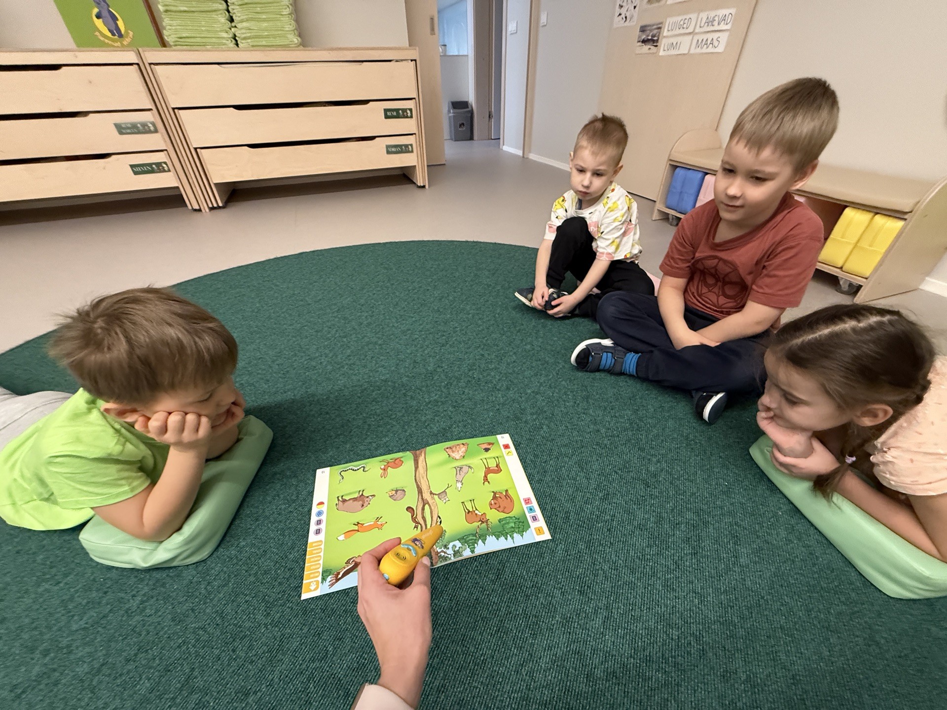 Naksitrallide talvine metsloomahommik Väike-Õismäe raamatukogus | Tallinn