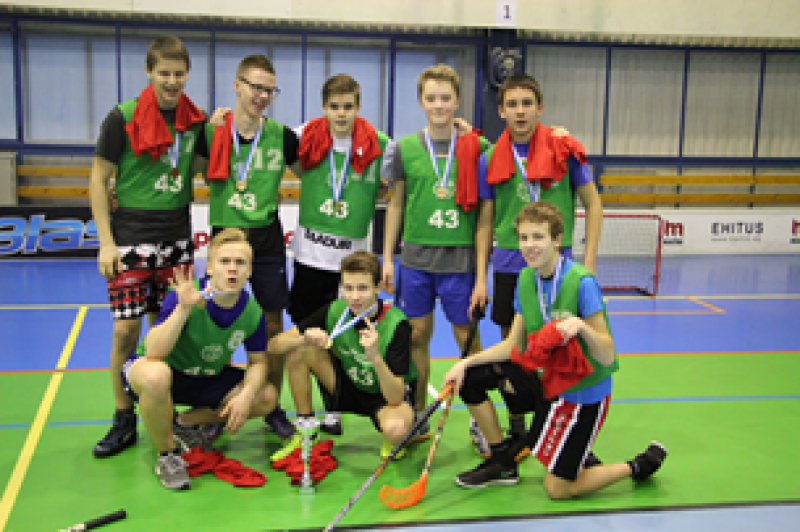 Tallinna esimesed koolinoorte meistrid saalihokis on tehnikagümnaasiumi ...