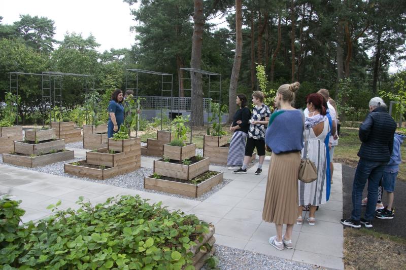 Lastekodu Mustamäe maja sai ainulaadse teraapiaaia | Tallinn