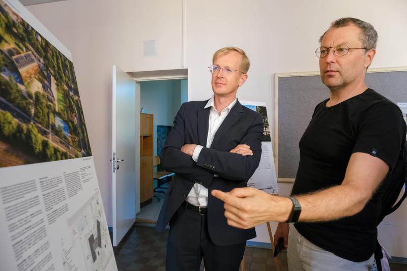 Linlastele tutvustati renoveeritava Hiiu Kooli ideekavandit "Kaks maja ...