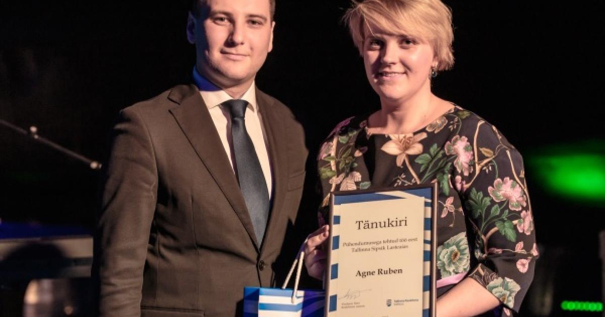 Tunnustuse "Aasta inimene" pälvis Tallinna lasteaia Sipsik õpetaja Agne ...