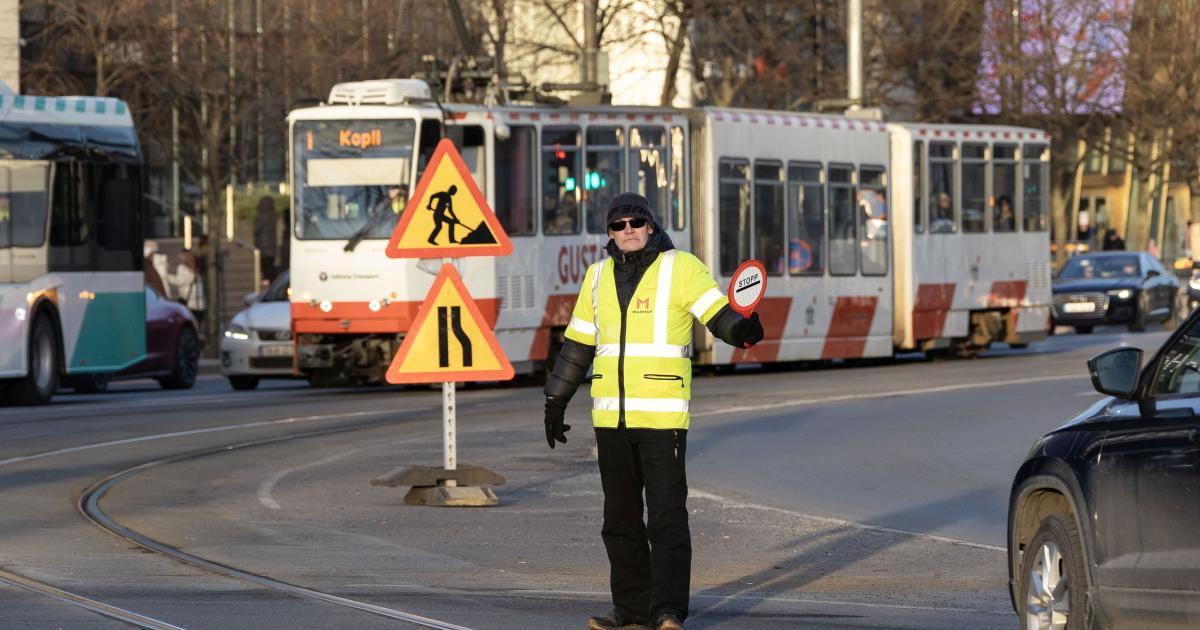 Mitmel kesklinna ristmikul aitavad liiklust suunata reguleerijad | Tallinn