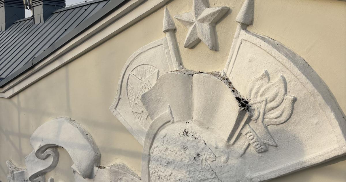 Tallinn to remove Soviet symbols from Nõmme District Government ...