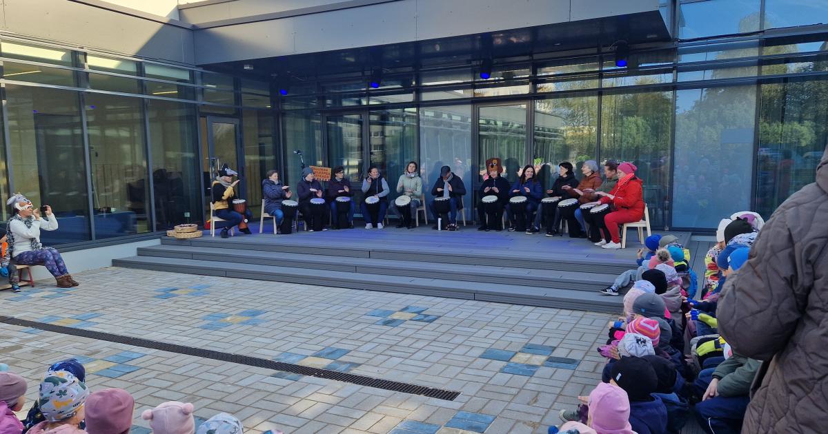 Tallinna Meelespea Lasteaia pere tähistas muusikapäeva uues majas | Tallinn